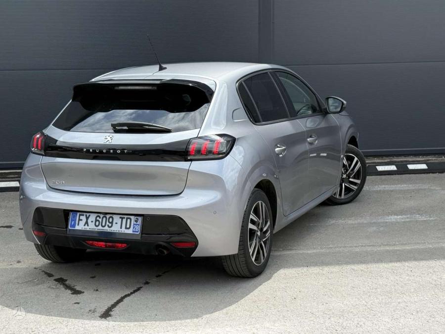 Grey Peugeot 208 2021 in Taurage, with an engine capacity of 1.20 L and mileage of 122 thousand km for 10400 €, photo 8 on AUTOMOTO.COM.LV