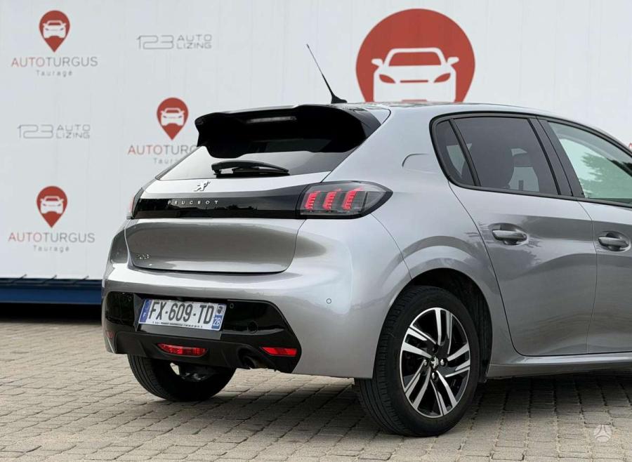 Grey Peugeot 208 2021 in Taurage, with an engine capacity of 1.20 L and mileage of 123 thousand km for 8800 €, photo 30 on AUTOMOTO.COM.LV