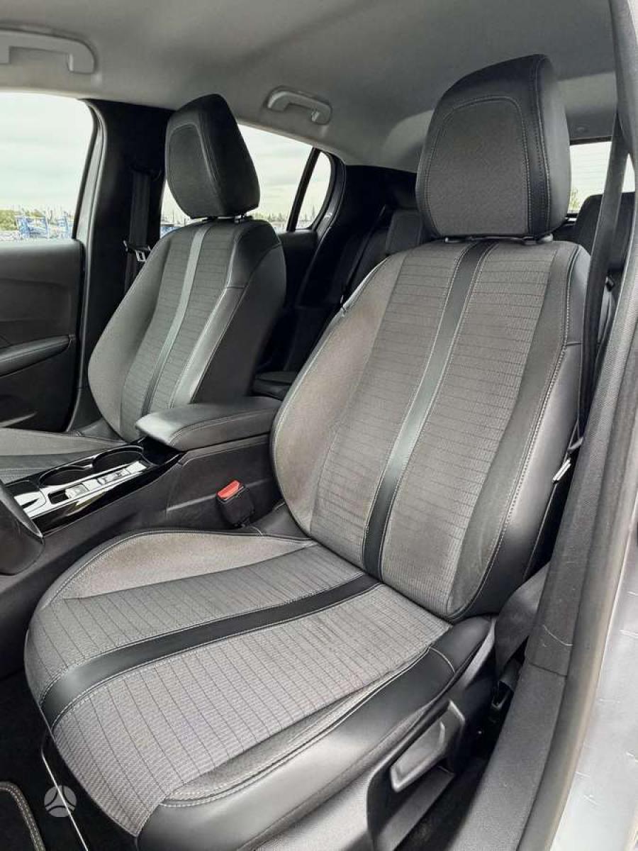 Grey Peugeot 208 2021 in Taurage, with an engine capacity of 1.20 L and mileage of 123 thousand km for 8800 €, photo 34 on AUTOMOTO.COM.LV