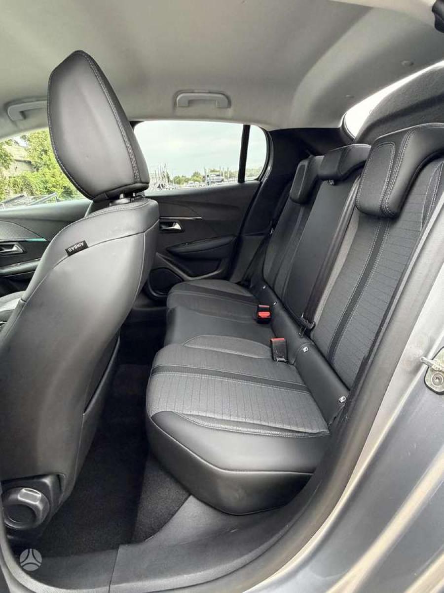 Grey Peugeot 208 2021 in Taurage, with an engine capacity of 1.20 L and mileage of 123 thousand km for 8800 €, photo 40 on AUTOMOTO.COM.LV