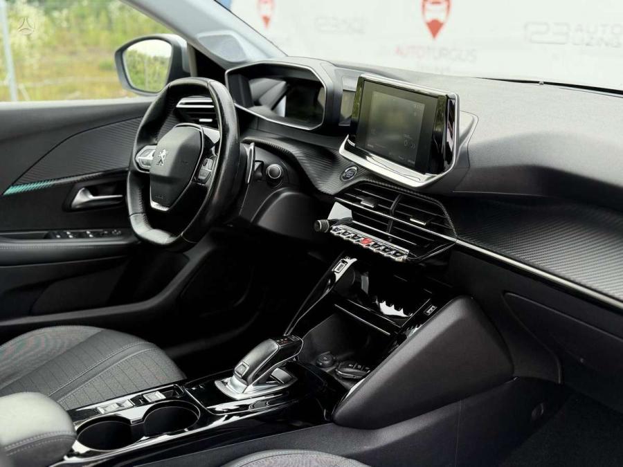 Grey Peugeot 208 2021 in Taurage, with an engine capacity of 1.20 L and mileage of 123 thousand km for 8800 €, photo 43 on AUTOMOTO.COM.LV