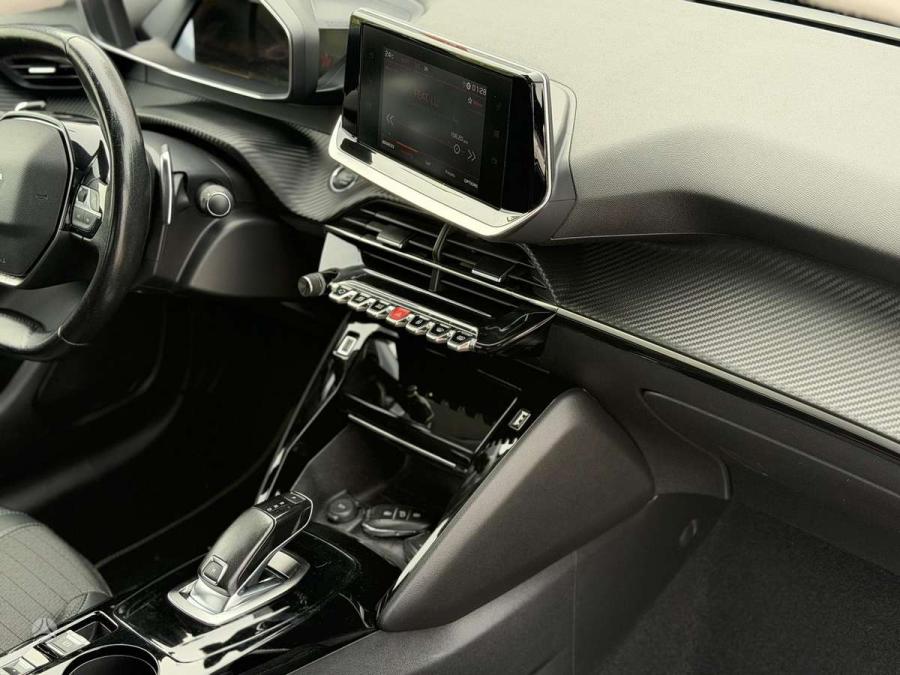 Grey Peugeot 208 2021 in Taurage, with an engine capacity of 1.20 L and mileage of 123 thousand km for 8800 €, photo 44 on AUTOMOTO.COM.LV