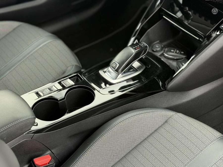 Grey Peugeot 208 2021 in Taurage, with an engine capacity of 1.20 L and mileage of 123 thousand km for 8800 €, photo 45 on AUTOMOTO.COM.LV