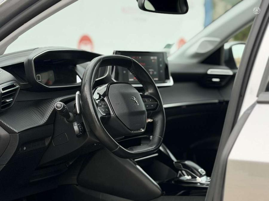 Grey Peugeot 208 2021 in Taurage, with an engine capacity of 1.20 L and mileage of 123 thousand km for 8800 €, photo 49 on AUTOMOTO.COM.LV