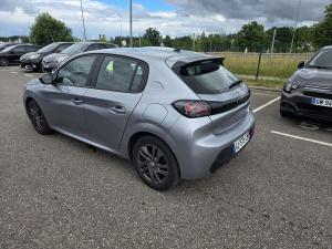 Grey Peugeot 208 2022 in Vilnius, with an engine capacity of 1.20 L and mileage of 190 thousand km for 7700 €, photo 3 on AUTOMOTO.COM.LV