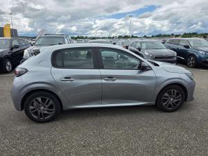 Grey Peugeot 208 2022 in Vilnius, with an engine capacity of 1.20 L and mileage of 190 thousand km for 7700 €, photo 5 on AUTOMOTO.COM.LV