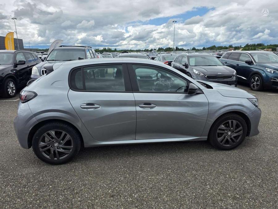 Grey Peugeot 208 2022 in Vilnius, with an engine capacity of 1.20 L and mileage of 190 thousand km for 7700 €, photo 5 on AUTOMOTO.COM.LV