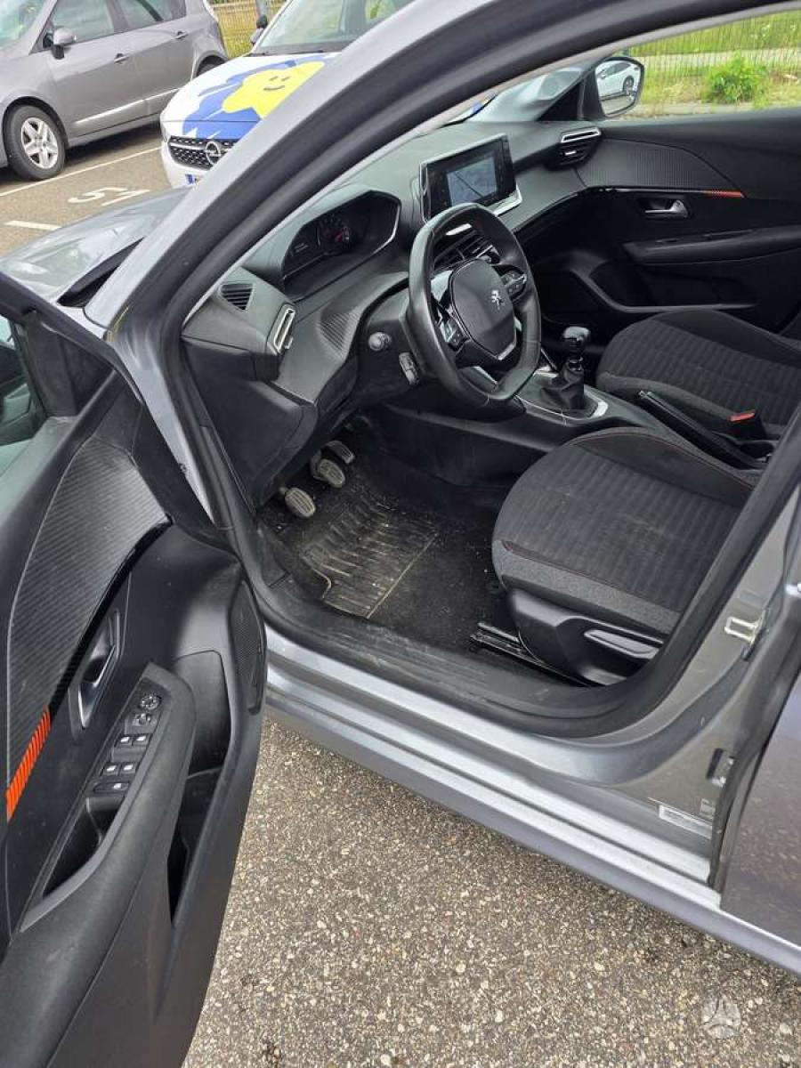 Grey Peugeot 208 2022 in Vilnius, with an engine capacity of 1.20 L and mileage of 190 thousand km for 7700 €, photo 8 on AUTOMOTO.COM.LV