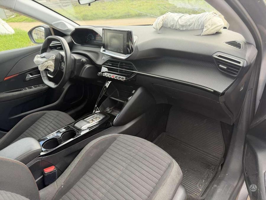 Grey Peugeot 208 2022 in Kaunas, with an engine capacity of 0.00 L and mileage of 59 thousand km for 5100 €, photo 11 on AUTOMOTO.COM.LV