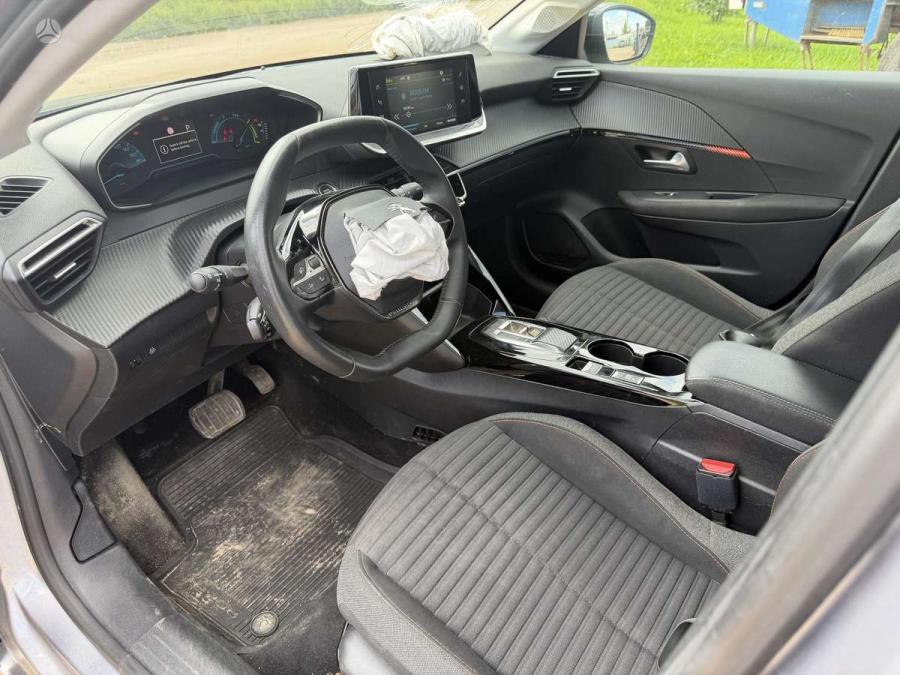 Grey Peugeot 208 2022 in Kaunas, with an engine capacity of 0.00 L and mileage of 59 thousand km for 5100 €, photo 12 on AUTOMOTO.COM.LV