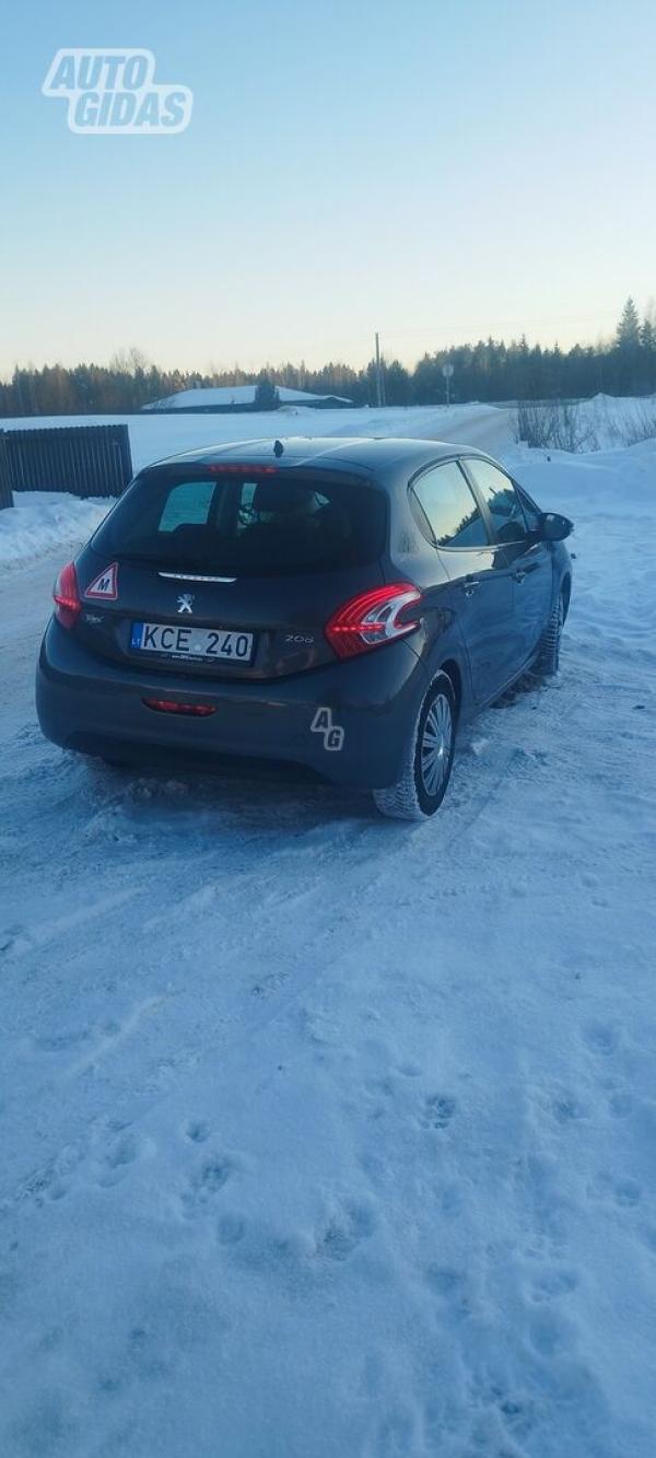 Peugeot 208 2012 in Vilnius, with an engine capacity of 1.40 L and mileage of 220 thousand km for 2950 €, photo 2 on AUTOMOTO.COM.LV