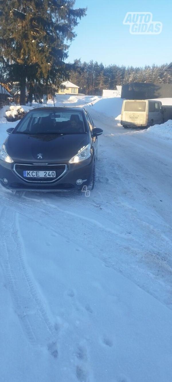 Peugeot 208 2012 in Vilnius, with an engine capacity of 1.40 L and mileage of 220 thousand km for 2950 €, photo 4 on AUTOMOTO.COM.LV