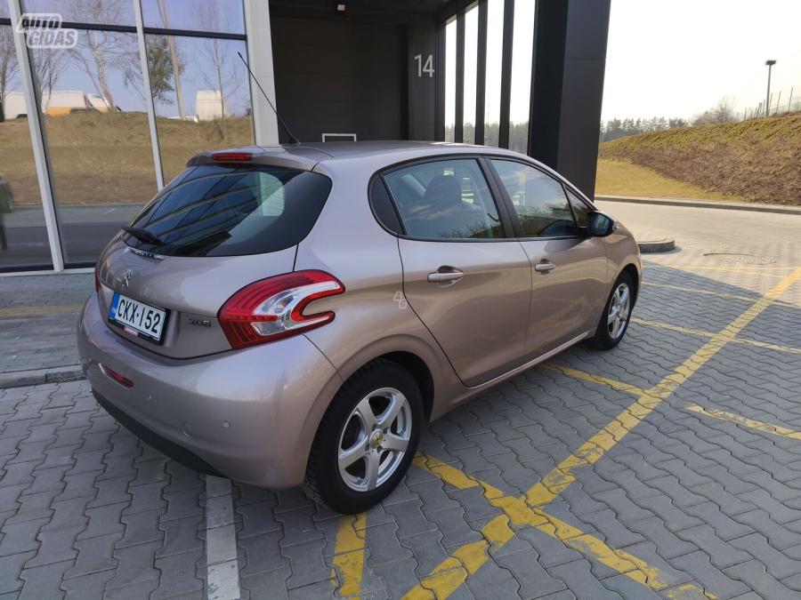 Peugeot 208 2012 Viļņa, ar dzinēja tilpumu 1.20 L un nobraukumu 170 tūkst. km par 3450 €, foto 4 vietnē AUTOMOTO.COM.LV