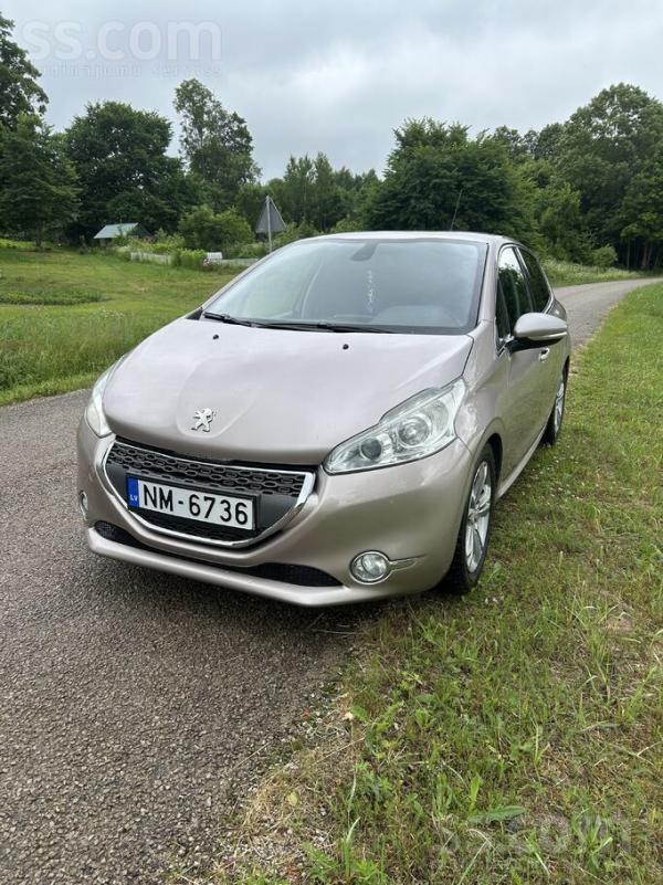 Peugeot 208 2012 in Rezekne, with an engine capacity of 1.60 L and mileage of 277 thousand km for 3550 €, photo 4 on AUTOMOTO.COM.LV