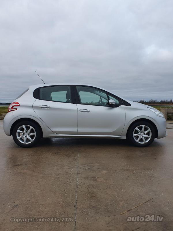 Peugeot 208 2013 in Kuressaare, with an engine capacity of 1.20 L and mileage of 214 thousand km for 3790 €, photo 7 on AUTOMOTO.COM.LV