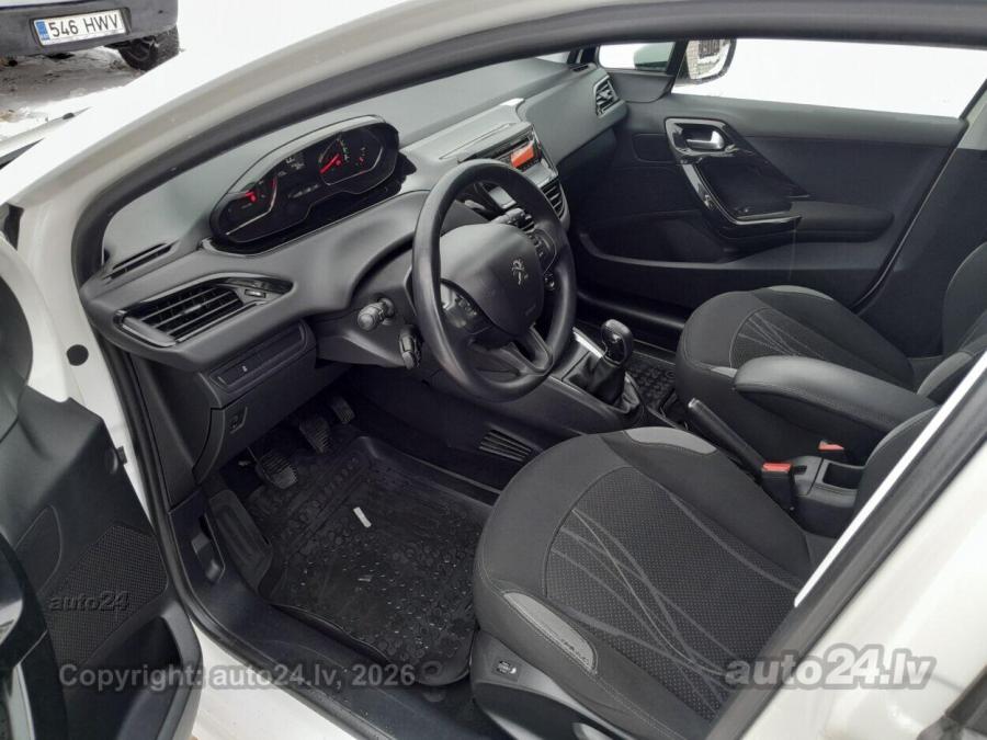 Peugeot 208 2013 in Maardu, with an engine capacity of 1.20 L and mileage of 201 thousand km for 3500 €, photo 6 on AUTOMOTO.COM.LV