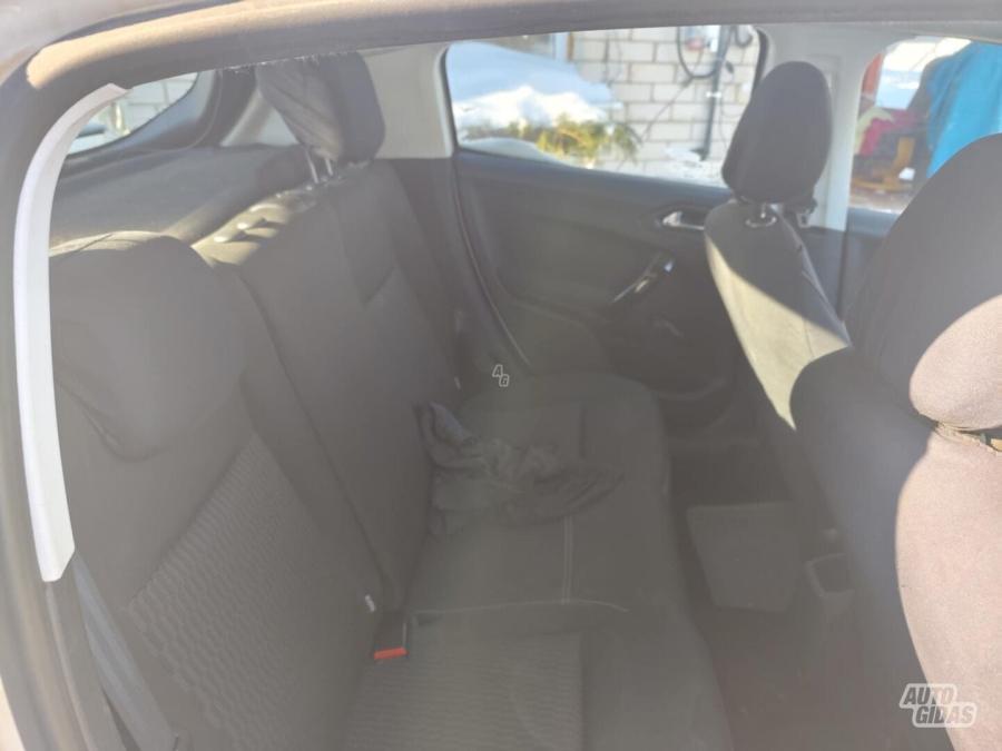 Peugeot 208 2013 Viļņa, ar dzinēja tilpumu 1.60 L un nobraukumu 277 tūkst. km par 2500 €, foto 4 vietnē AUTOMOTO.COM.LV