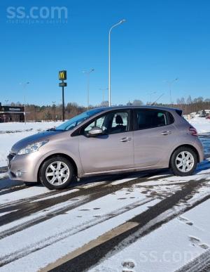Peugeot 208 2014 in Riga, with an engine capacity of 1.20 L and mileage of 103 thousand km for 4950 €, photo 3 on AUTOMOTO.COM.LV