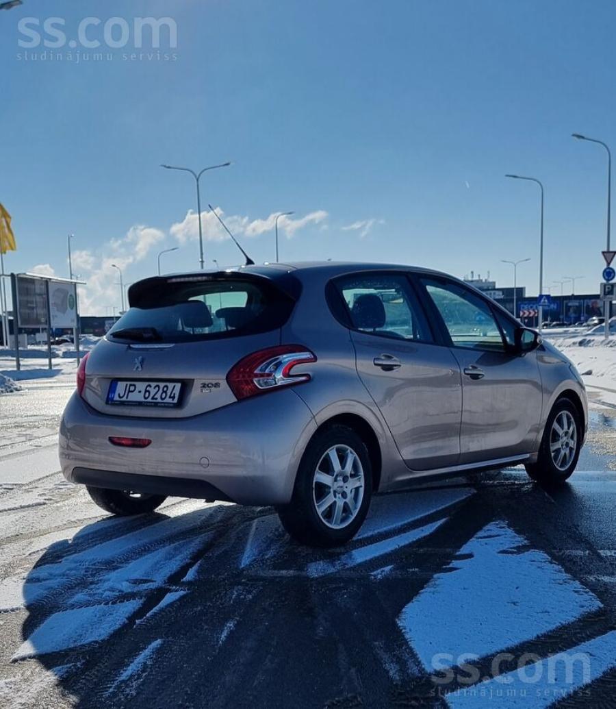 Peugeot 208 2014 in Riga, with an engine capacity of 1.20 L and mileage of 103 thousand km for 4950 €, photo 4 on AUTOMOTO.COM.LV