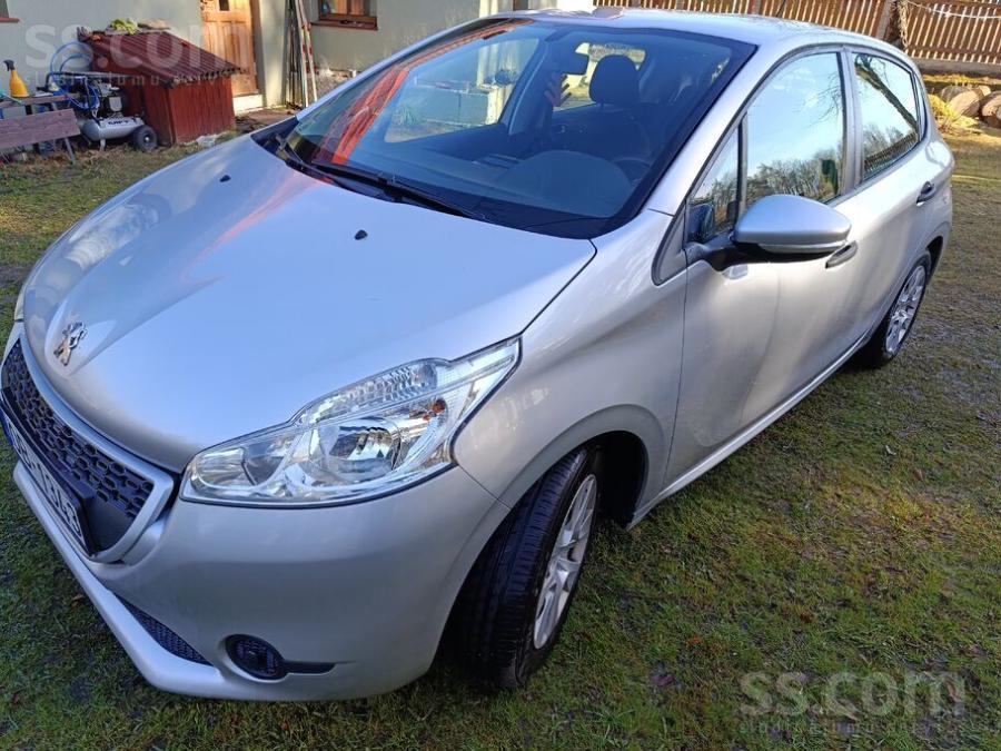 Peugeot 208 2014 in Valmiera, with an engine capacity of 1.00 L and mileage of 109 thousand km for 3100 €, photo 1 on AUTOMOTO.COM.LV
