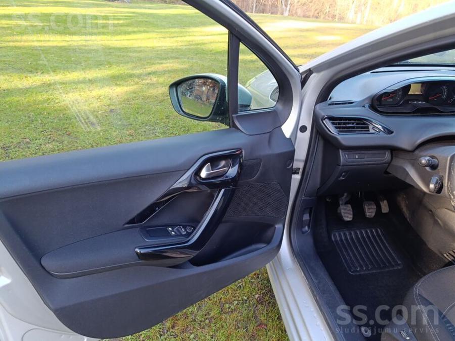 Peugeot 208 2014 in Valmiera, with an engine capacity of 1.00 L and mileage of 109 thousand km for 3100 €, photo 7 on AUTOMOTO.COM.LV