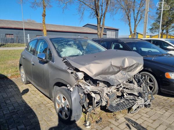 Peugeot 208 2016 in Taurage, with an engine capacity of 1.20 L and mileage of 120 thousand km for 1000 €, photo 3 on AUTOMOTO.COM.LV