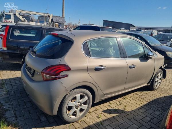 Peugeot 208 2016 Tauragė, ar dzinēja tilpumu 1.20 L un nobraukumu 120 tūkst. km par 1000 €, foto 1 vietnē AUTOMOTO.COM.LV