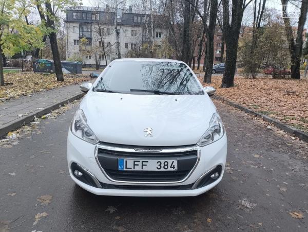 Peugeot 208 2017 in Vilnius, with an engine capacity of 1.20 L and mileage of 121 thousand km for 2650 €, photo 2 on AUTOMOTO.COM.LV