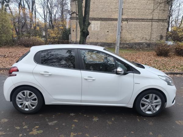 Peugeot 208 2017 Viļņa, ar dzinēja tilpumu 1.20 L un nobraukumu 121 tūkst. km par 2650 €, foto 4 vietnē AUTOMOTO.COM.LV
