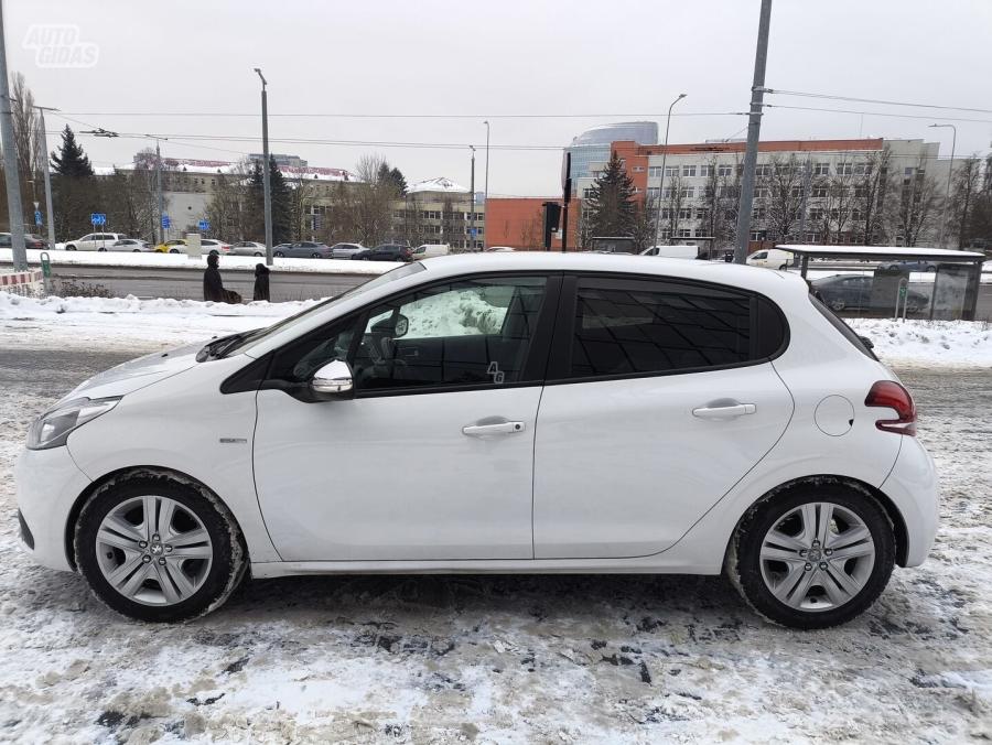 Peugeot 208 2017 in Vilnius, with an engine capacity of 1.20 L and mileage of 120 thousand km for 2850 €, photo 4 on AUTOMOTO.COM.LV