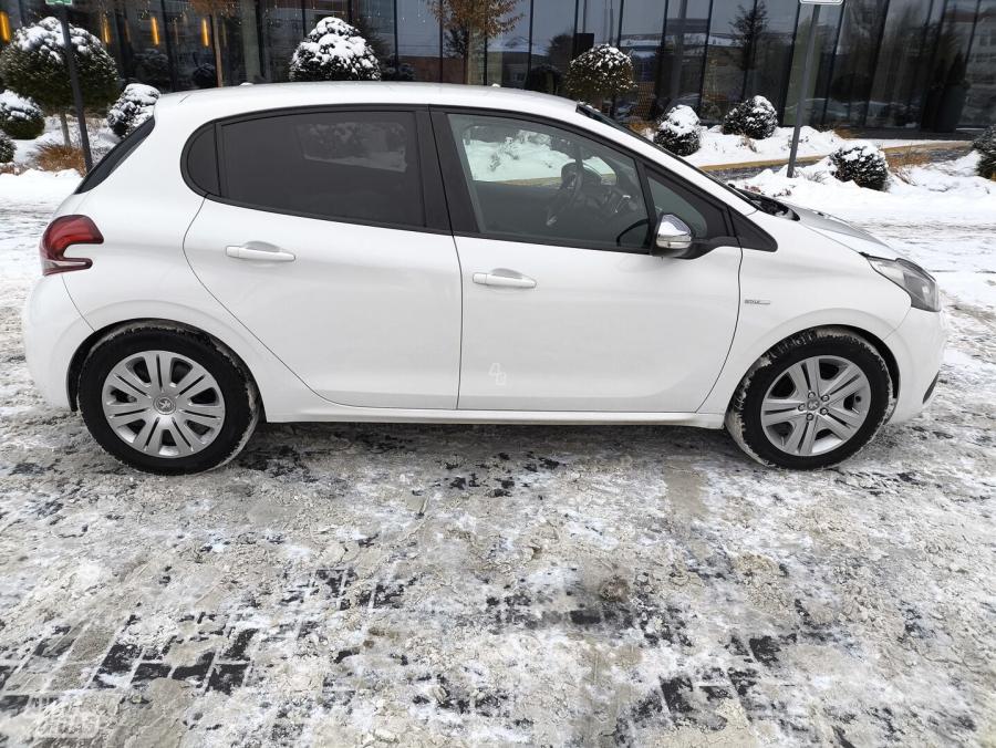 Peugeot 208 2017 in Vilnius, with an engine capacity of 1.20 L and mileage of 120 thousand km for 2850 €, photo 7 on AUTOMOTO.COM.LV