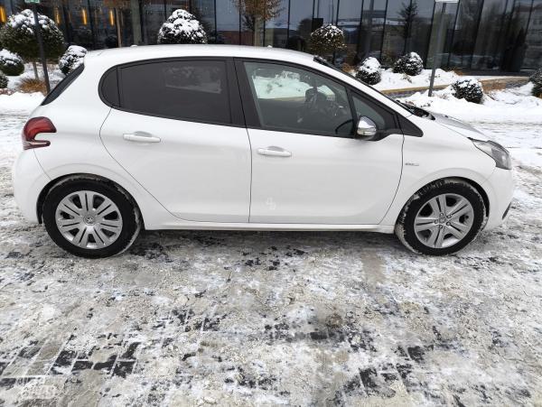 Peugeot 208 2017 in Vilnius, with an engine capacity of 1.20 L and mileage of 120 thousand km for 2800 €, photo 4 on AUTOMOTO.COM.LV