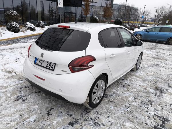 Peugeot 208 2017 in Vilnius, with an engine capacity of 1.20 L and mileage of 120 thousand km for 2800 €, photo 5 on AUTOMOTO.COM.LV