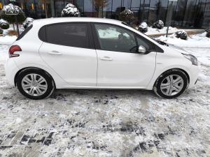 Peugeot 208 2017 in Vilnius, with an engine capacity of 1.20 L and mileage of 120 thousand km for 2800 €, photo 4 on AUTOMOTO.COM.LV