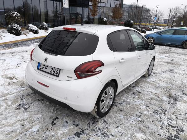 Peugeot 208 2017 Viļņa, ar dzinēja tilpumu 1.20 L un nobraukumu 120 tūkst. km par 2800 €, foto 5 vietnē AUTOMOTO.COM.LV