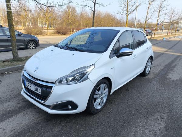 Peugeot 208 2017 in Vilnius, with an engine capacity of 1.20 L and mileage of 120 thousand km for 2700 €, photo 3 on AUTOMOTO.COM.LV