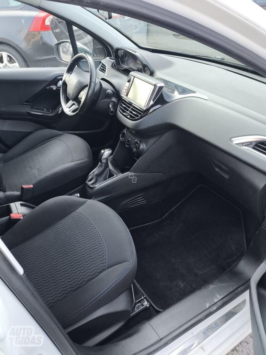Peugeot 208 2017 in Vilnius, with an engine capacity of 1.20 L and mileage of 120 thousand km for 2700 €, photo 10 on AUTOMOTO.COM.LV