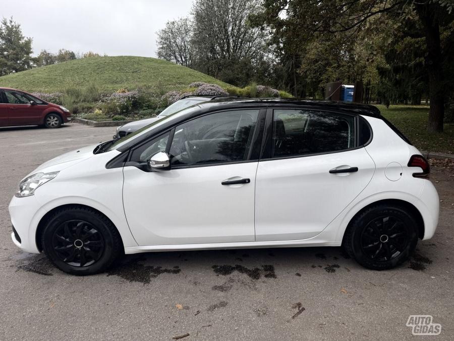 Peugeot 208 2017 in Kaunas, with an engine capacity of 1.60 L and mileage of 105 thousand km for 4500 €, photo 4 on AUTOMOTO.COM.LV