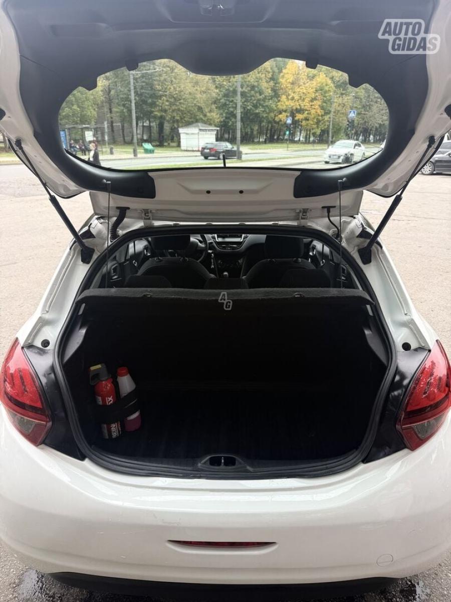 Peugeot 208 2017 in Kaunas, with an engine capacity of 1.60 L and mileage of 105 thousand km for 4500 €, photo 14 on AUTOMOTO.COM.LV