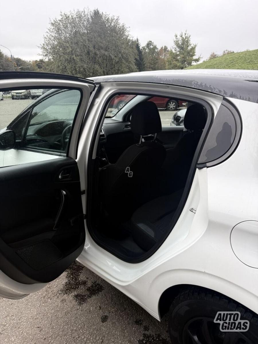 Peugeot 208 2017 in Kaunas, with an engine capacity of 1.60 L and mileage of 105 thousand km for 4500 €, photo 16 on AUTOMOTO.COM.LV