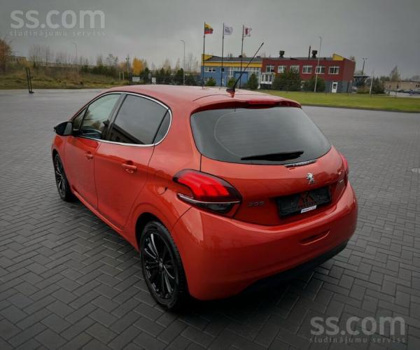 Orange Peugeot 208 2015 in Telschi, with an engine capacity of 1.60 L and mileage of 139 thousand km for 4799 €, photo 3 on AUTOMOTO.COM.LV