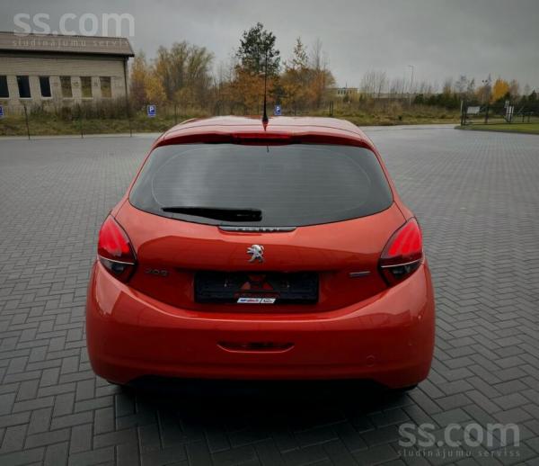 Orange Peugeot 208 2015 in Telschi, with an engine capacity of 1.60 L and mileage of 139 thousand km for 4799 €, photo 4 on AUTOMOTO.COM.LV