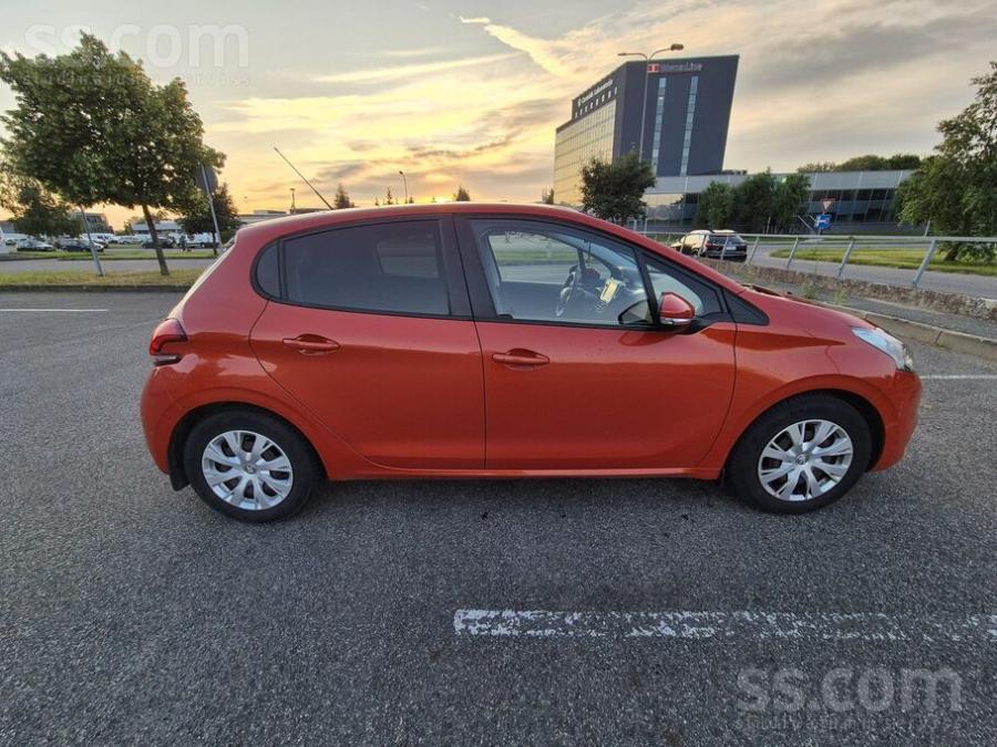 Oranžs Peugeot 208 2016 Rīga, ar dzinēja tilpumu 1.20 L un nobraukumu 74 tūkst. km par 5600 €, foto 3 vietnē AUTOMOTO.COM.LV