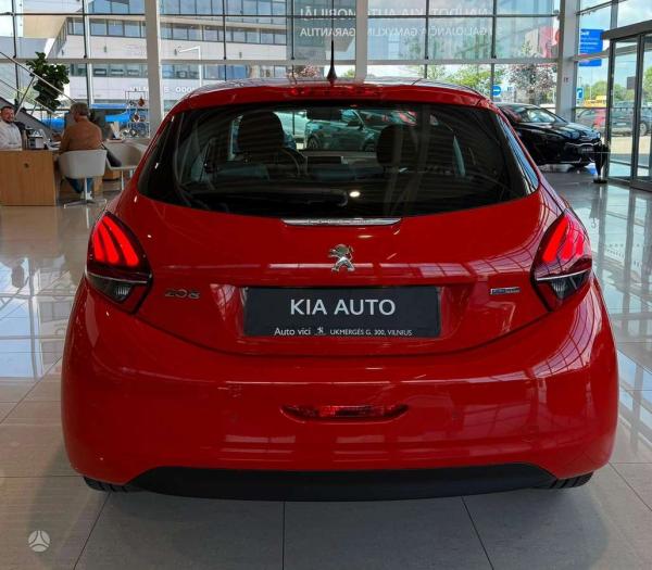 Orange Peugeot 208 2017 in Vilnius, with an engine capacity of 1.20 L and mileage of 9 thousand km for 8900 €, photo 4 on AUTOMOTO.COM.LV