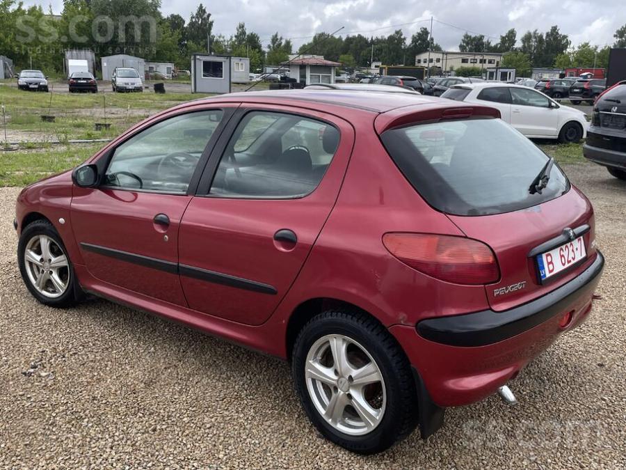 Red Peugeot 208 2002 in Riga, with an engine capacity of 1.90 L and mileage of 313 thousand km for 950 €, photo 4 on AUTOMOTO.COM.LV