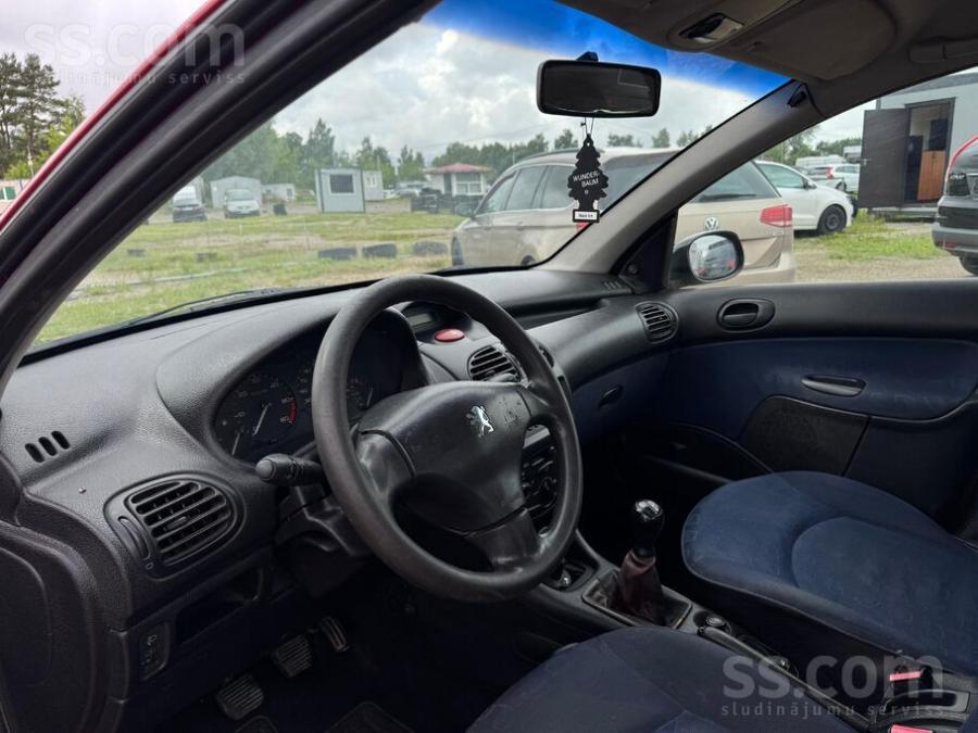 Red Peugeot 208 2002 in Riga, with an engine capacity of 1.90 L and mileage of 315 thousand km for 950 €, photo 6 on AUTOMOTO.COM.LV