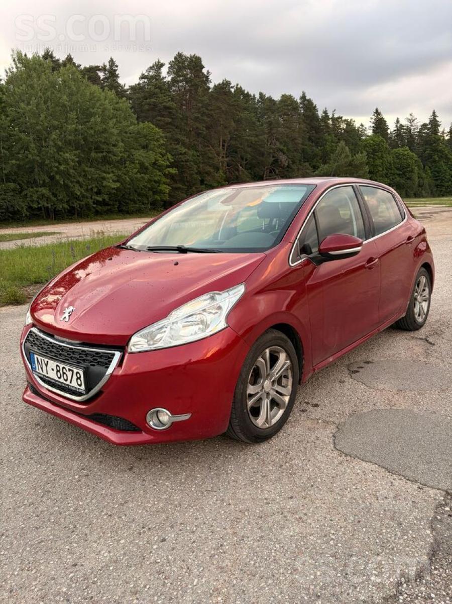 Sarkans Peugeot 208 2012 Tukums, ar dzinēja tilpumu 1.20 L un nobraukumu 155 tūkst. km par 2500 €, foto 3 vietnē AUTOMOTO.COM.LV