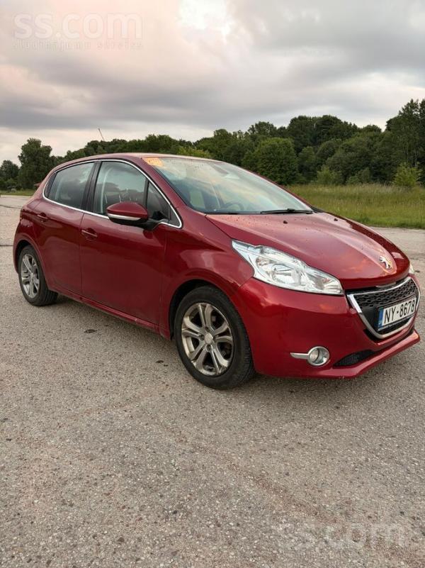 Sarkans Peugeot 208 2012 Tukums, ar dzinēja tilpumu 1.20 L un nobraukumu 155 tūkst. km par 2500 €, foto 3 vietnē AUTOMOTO.COM.LV
