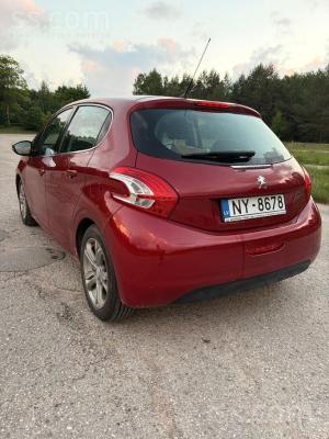 Sarkans Peugeot 208 2012 Tukums, ar dzinēja tilpumu 1.20 L un nobraukumu 155 tūkst. km par 2500 €, foto 5 vietnē AUTOMOTO.COM.LV