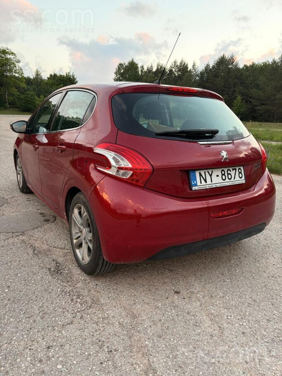Sarkans Peugeot 208 2012 Tukums, ar dzinēja tilpumu 1.20 L un nobraukumu 155 tūkst. km par 2500 €, foto 5 vietnē AUTOMOTO.COM.LV